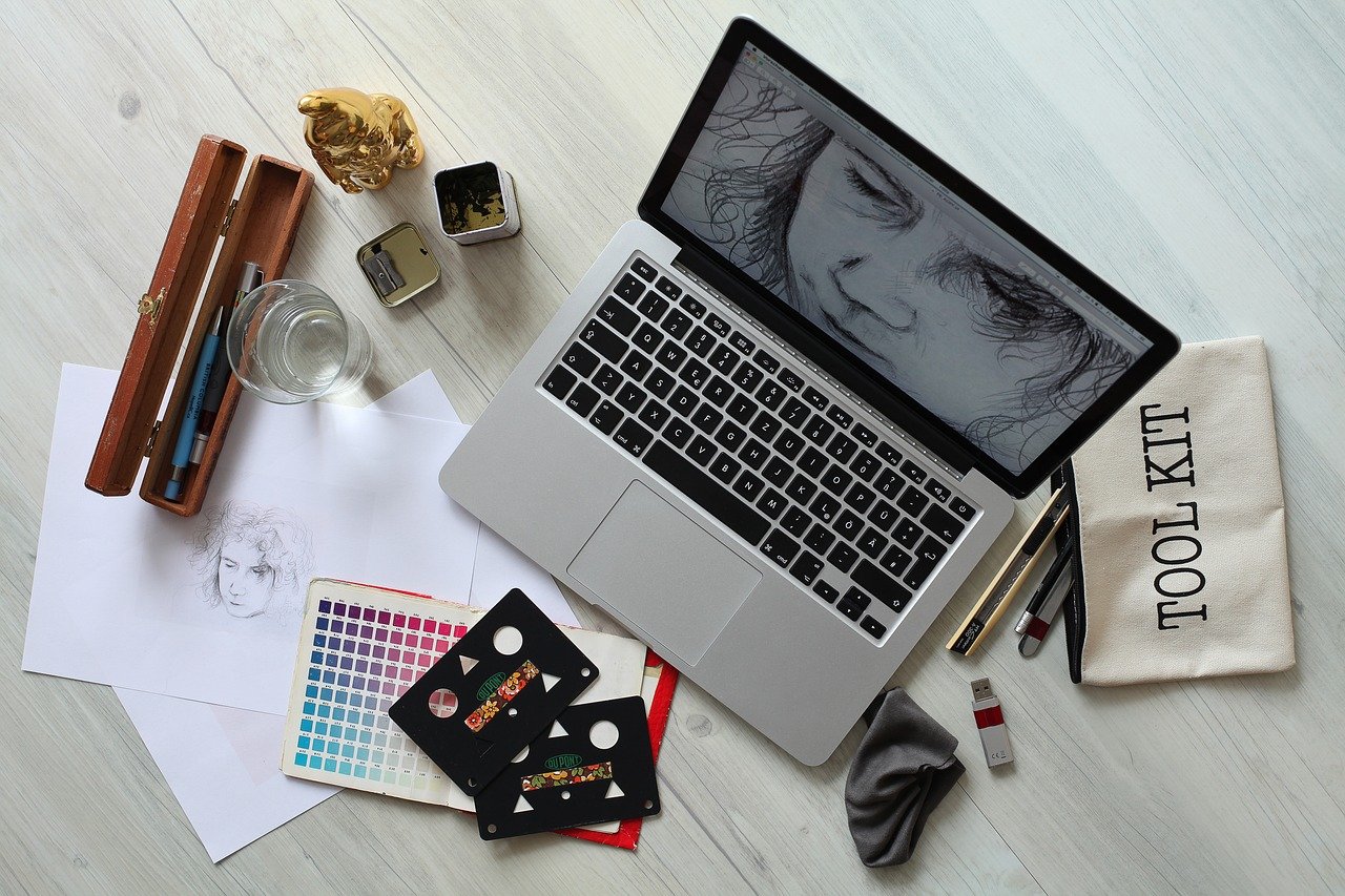 How to Make Money Online as a Graphic Designer - Online Autumn Journey